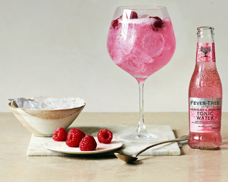 Gin Tonic | Nu ook roze tonic met Raspberry & Rhubarb - www.winebusiness.nl
